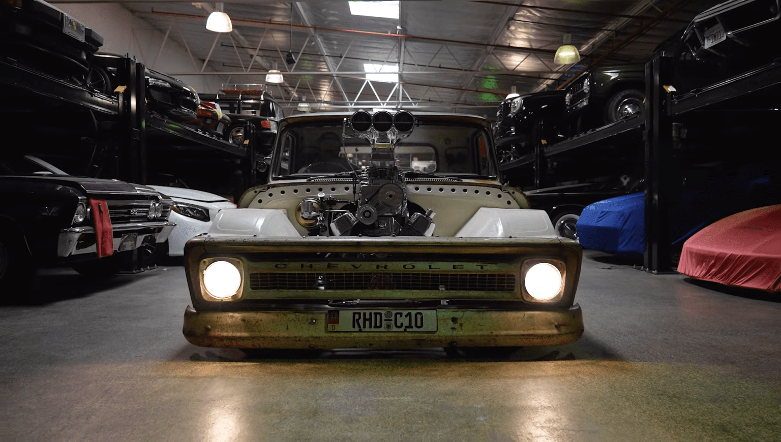 Chevy C10 Right Hand Drive com Motor Big Block Turboalimentado