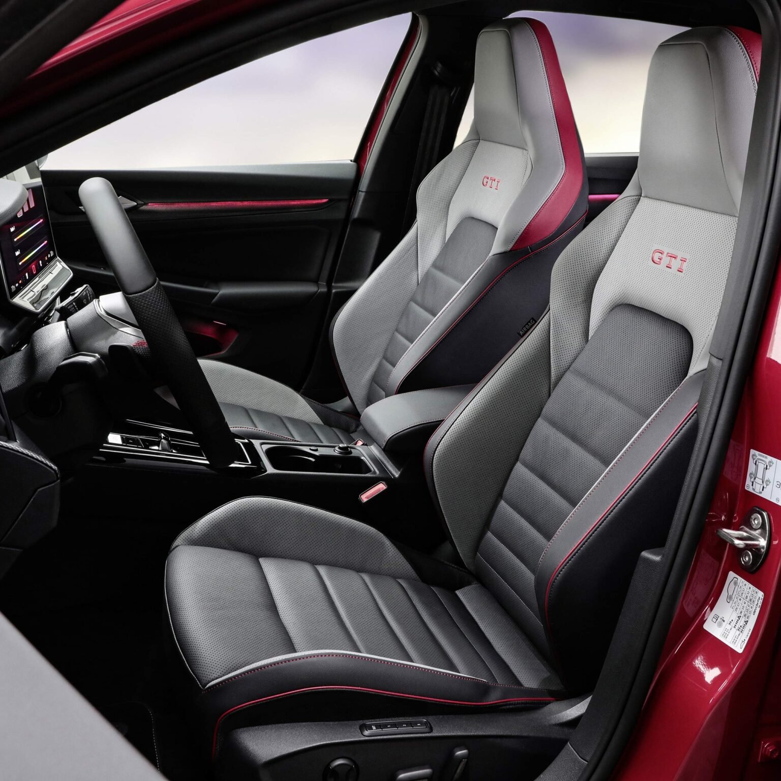Golf GTI 2025: Performance e Estilo dos Hatchs Esportivos