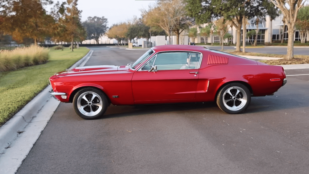 Mustang GT 2+2 Cobra Jet: Uma Odisseia de Potência e Estilo