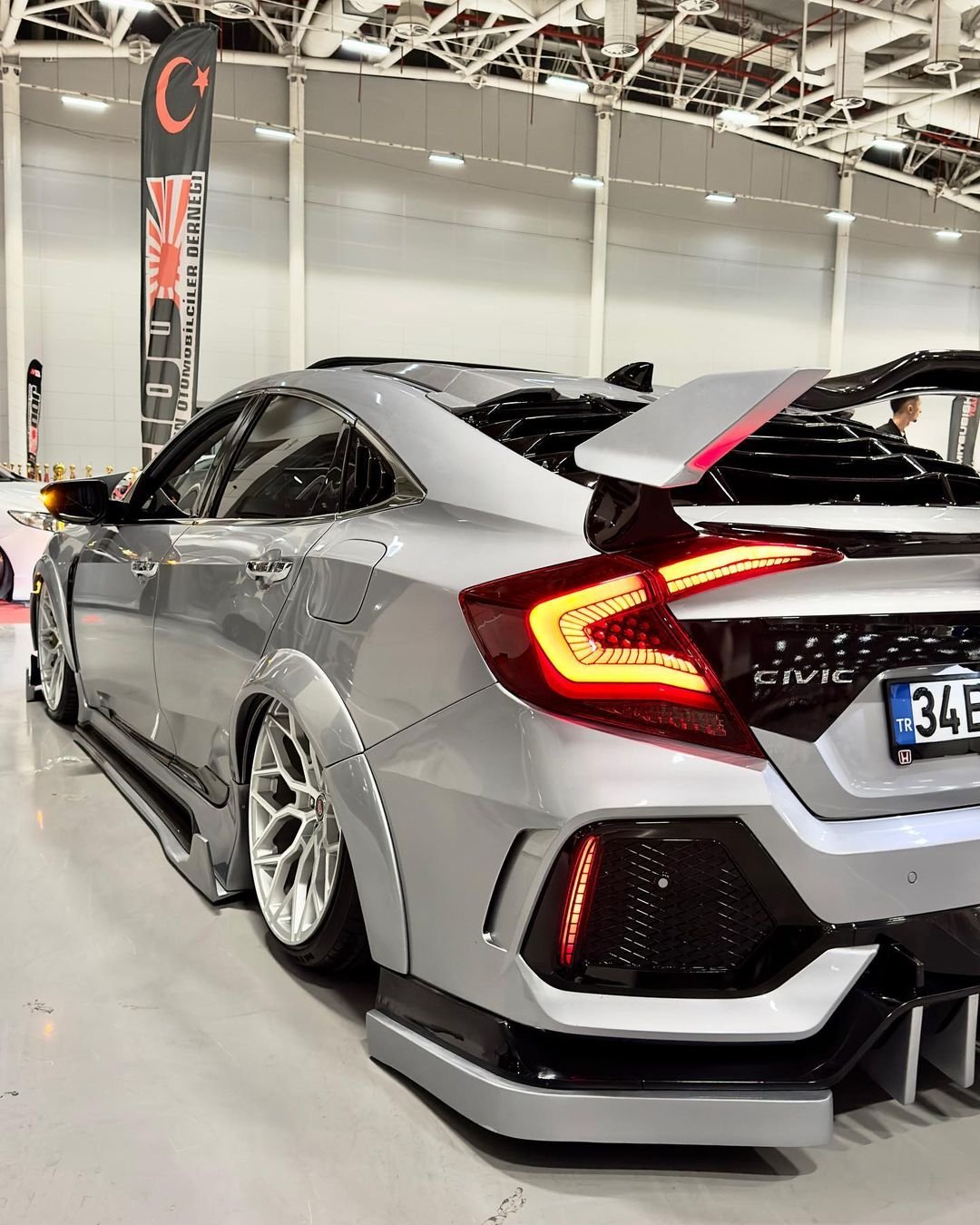 Carros Modificados Incríveis Encontrados nas Redes Sociais