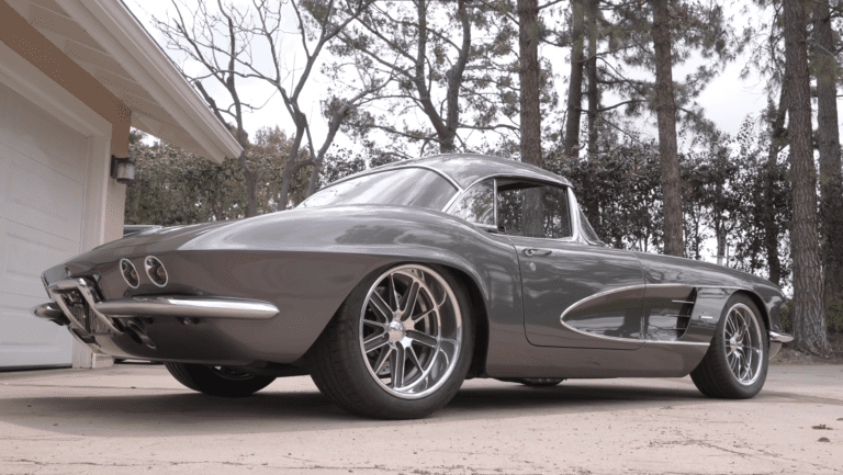 Corvette C1 Restomod: Um Tributo Moderno à Era Clássica