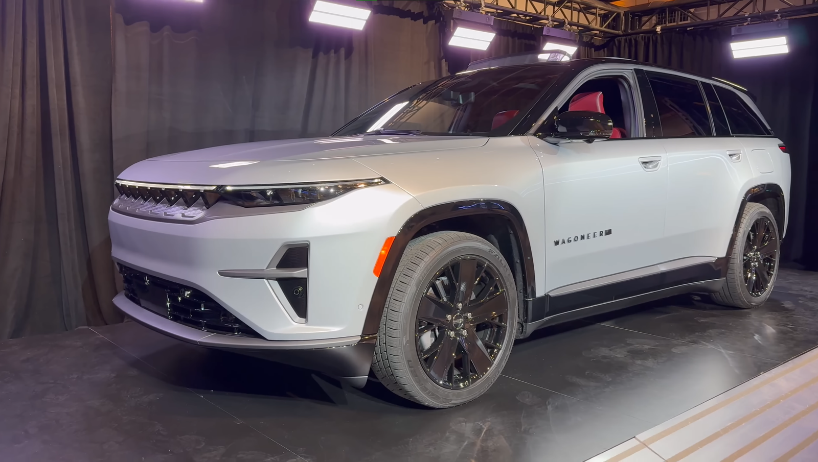 Cadillac Escalade 2023: Personalização Mansory Eleva o Luxo