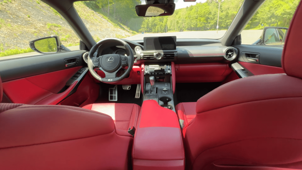 Luxo e performance: Lexus IS 500 F Sport 2024 em detalhes!