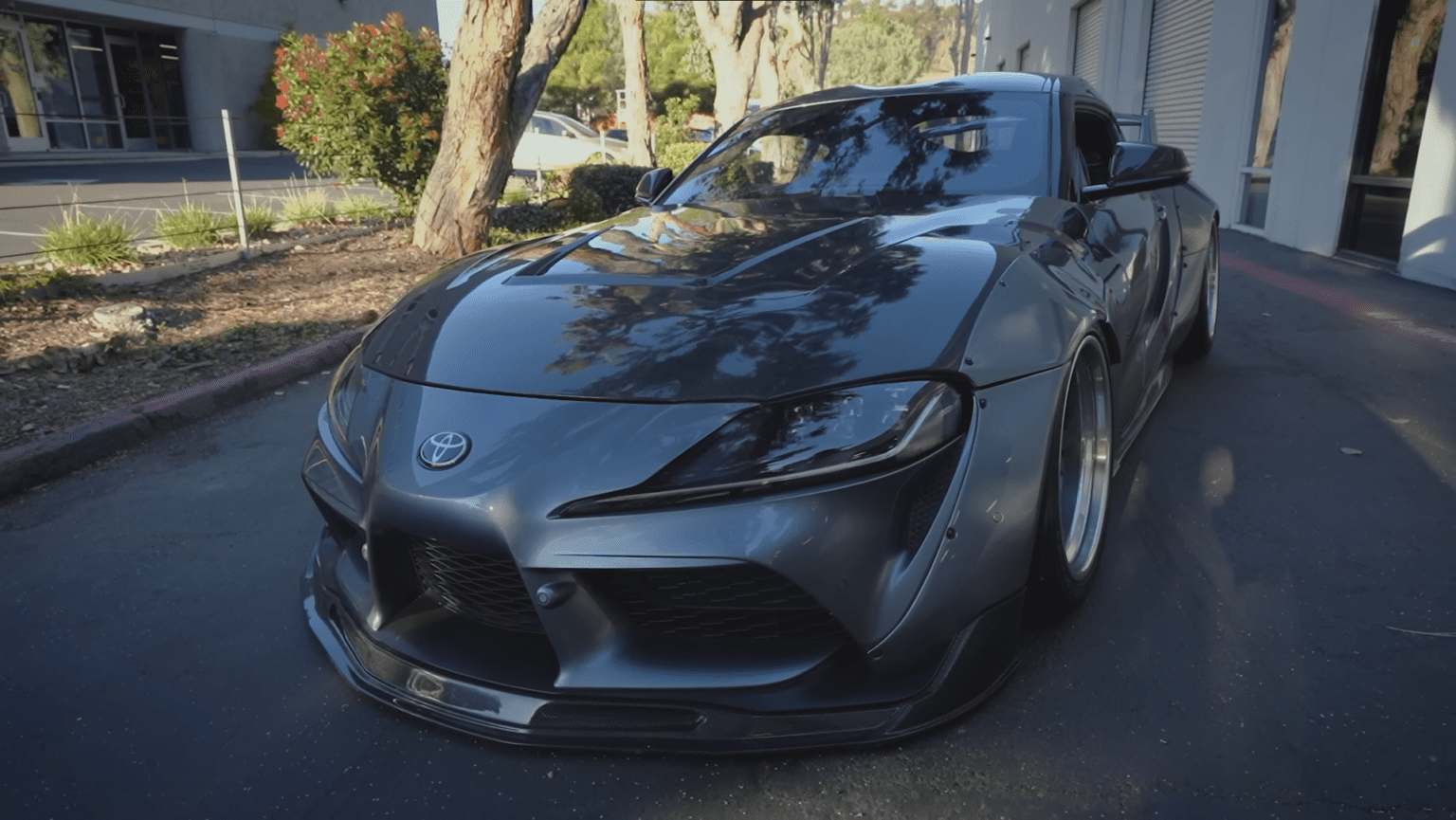 Toyota Supra MK5: Personalização Extrema em Tempo Recorde!
