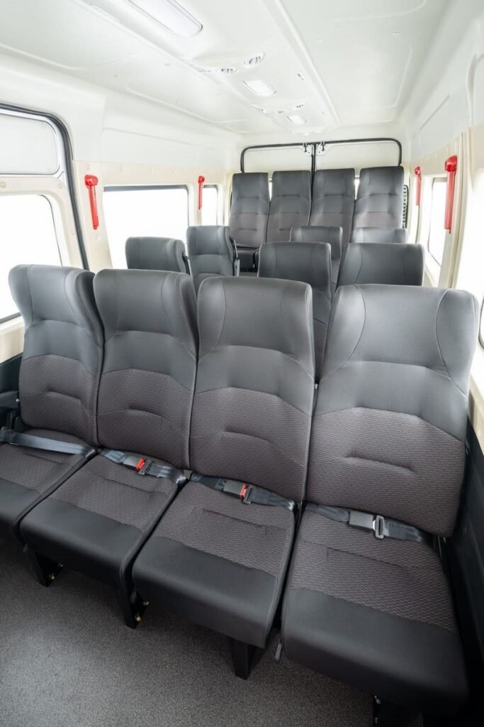 Peugeot Boxer Minibus 2024: Um Novo Padrão de Eficiência