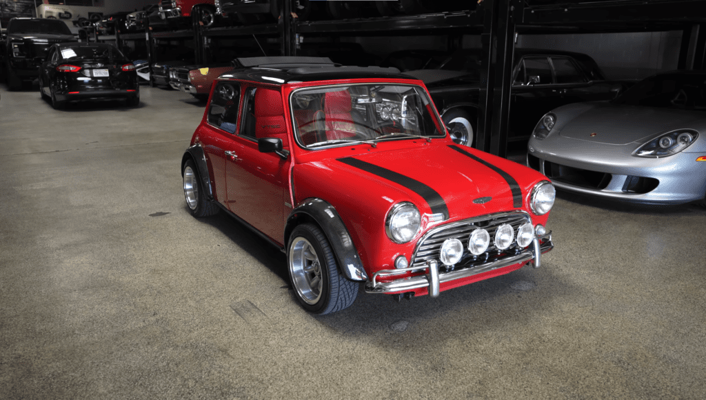 Transformação Incrível: Mini Cooper de 1966 com Motor Type R