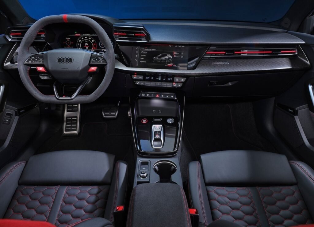 Audi RS 3 Sedan 2025: Design e Tecnologia de Ponta