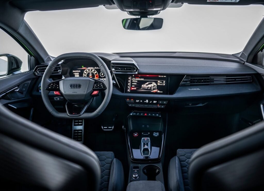 Audi RS3 Sportback 2025: Comparativo Completo e Detalhado