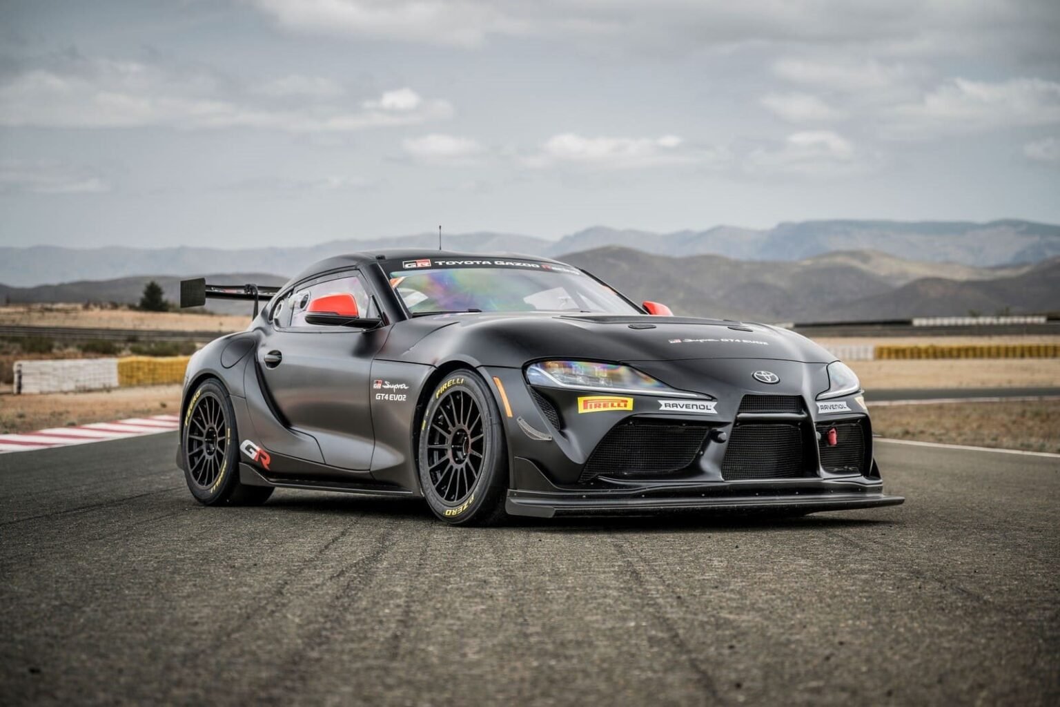 Toyota GR Supra GT4 EVO2 2025: O Rei das Pistas GT4