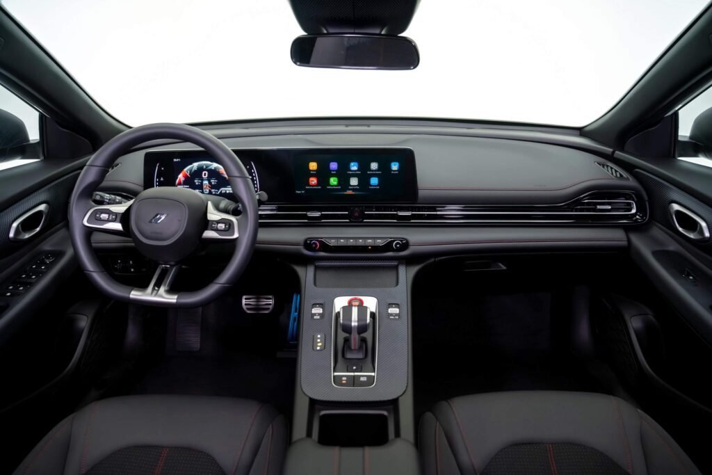 Dodge Attitude 2025: Estilo e Performance em um Só Carro